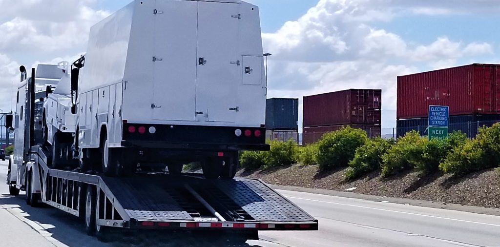 3 Flatbed Trailer Types for Shipping Heavy Equipment | Freedom Heavy Haul