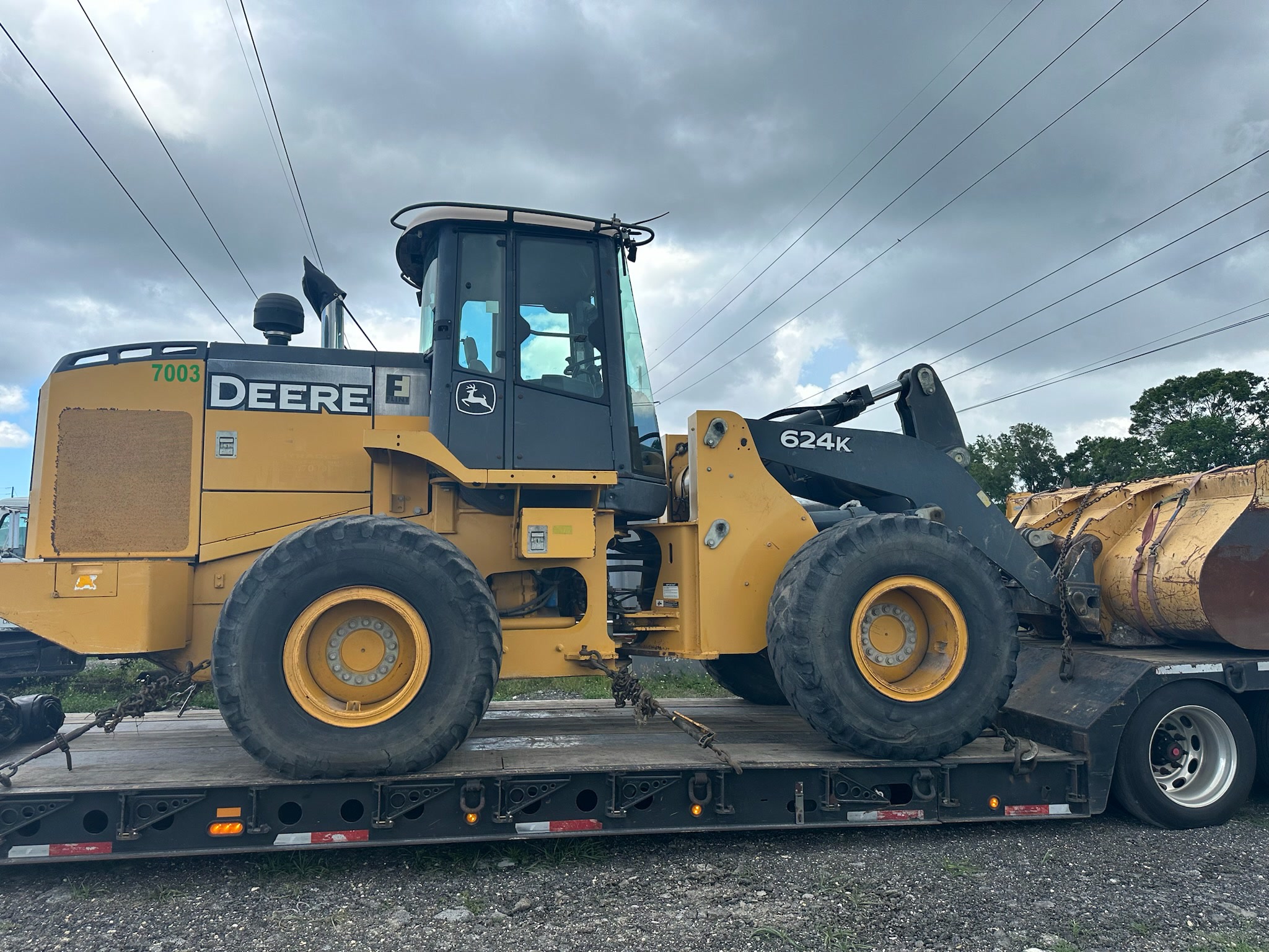 What are Trailer Outriggers Used For? The 3 Types | Freedom Heavy Haul