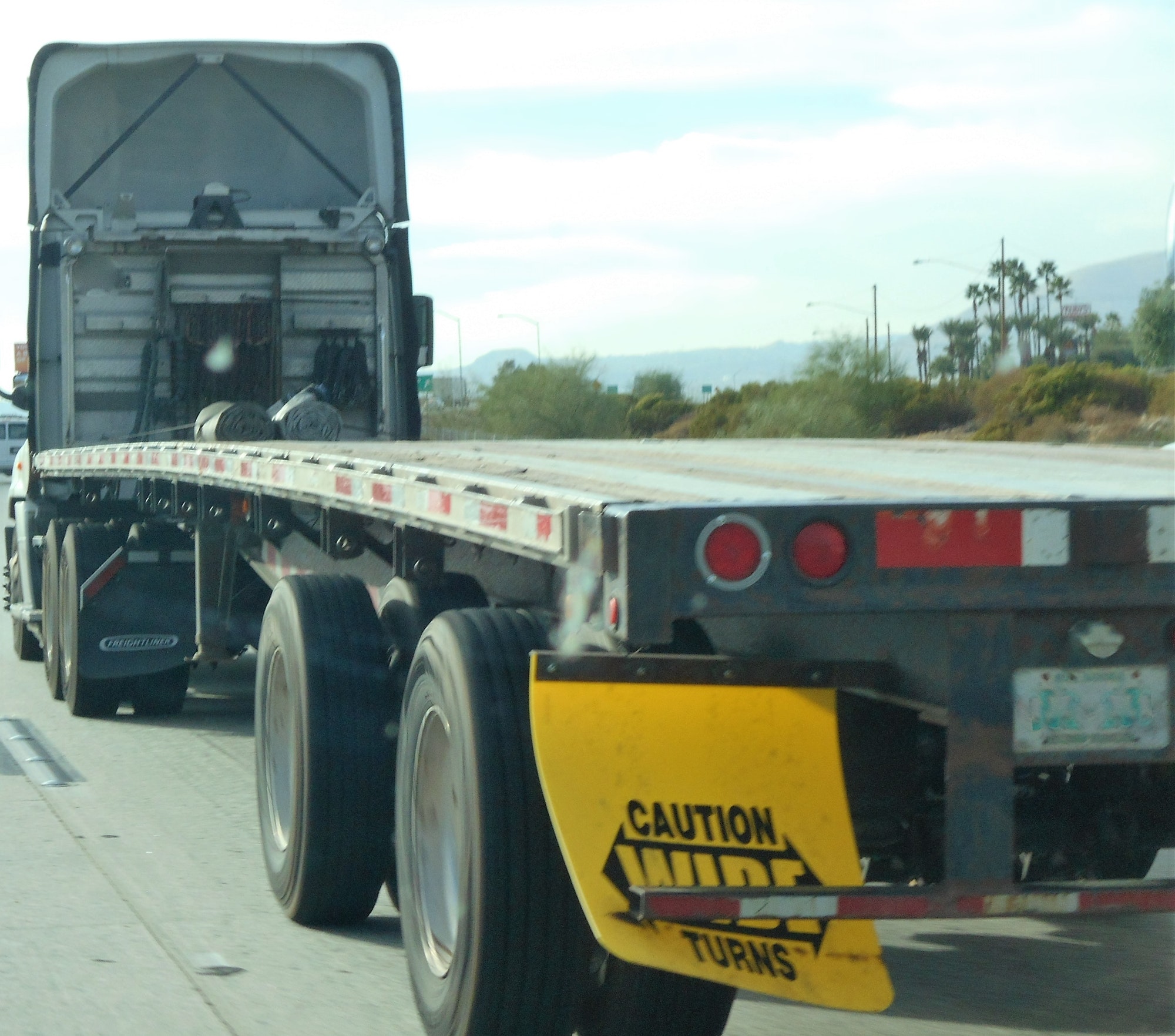 What is a Flatbed Trailer? Uses, Advantages and Features | Freedom ...