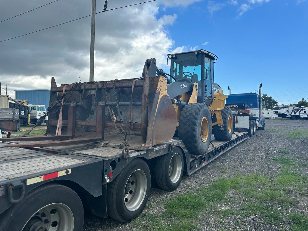 Choosing the Right Trailer for Heavy Equipment Shipping in Tennessee ...